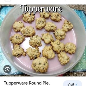 Tupperware | Kitchen | Tupperware 2 Round Pie Food Storage Container ...